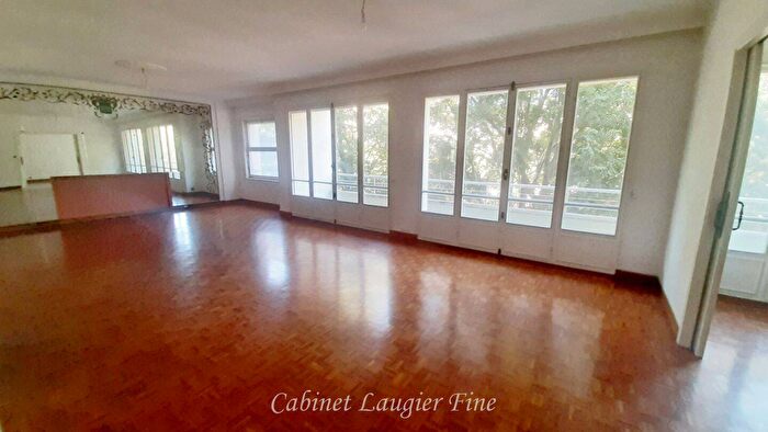 Appartement à louer - Marseille ème arrondissement - 5 pièces - 4 chambres