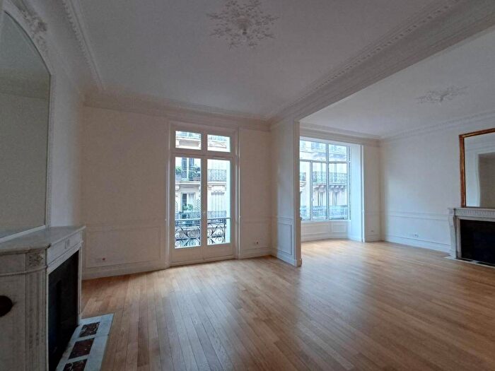 Appartement à louer - Chaillot, Paris ème arrondissement - 5 pièces - 3 chambres