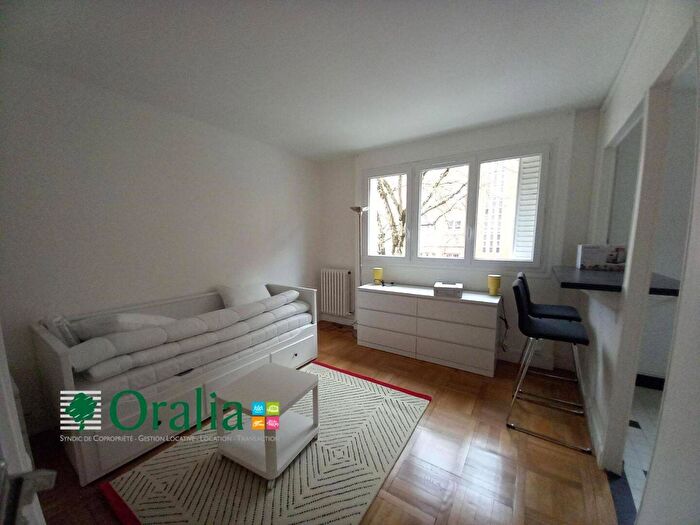 Appartement à louer - Epinettes-Bessières, Paris ème arrondissement - 1 pièce