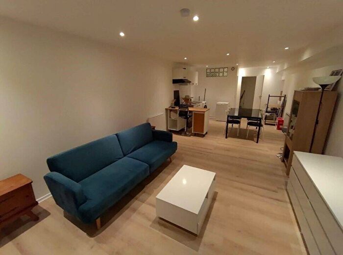 Appartement à louer - Gare Nord et Ouest, Charleville-Mézières - 1 pièce