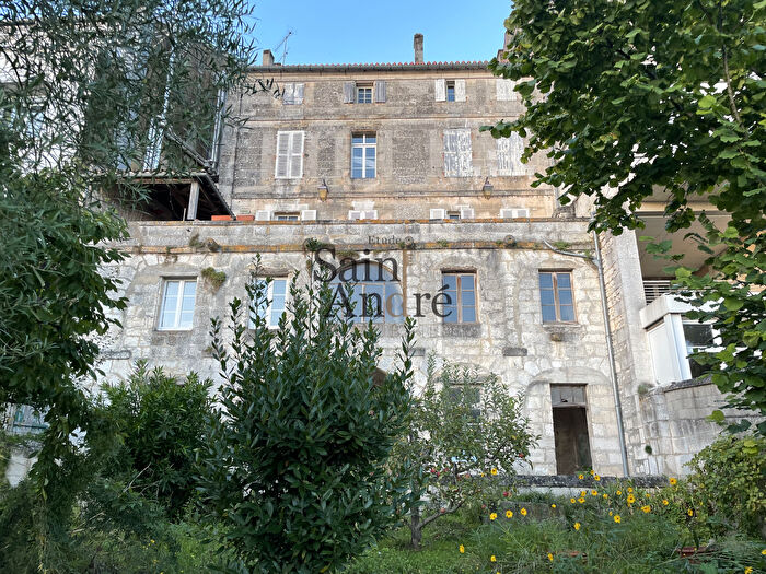 Maison à vendre - Angoulême, Le Vieil Angoulême - 14 pièces - 6 chambres