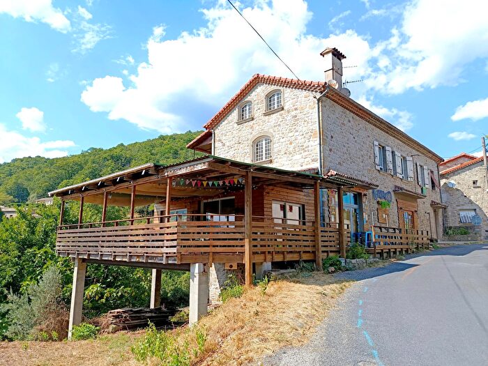 Maison 9 pièces à vendre à Aizac