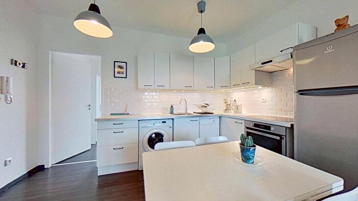 Appartement à louer - Sathonay-Camp - 3 pièces - 2 chambres