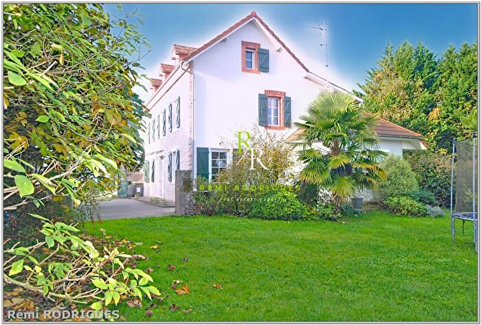 Maison à vendre - Mazerolles - 10 pièces - 6 chambres