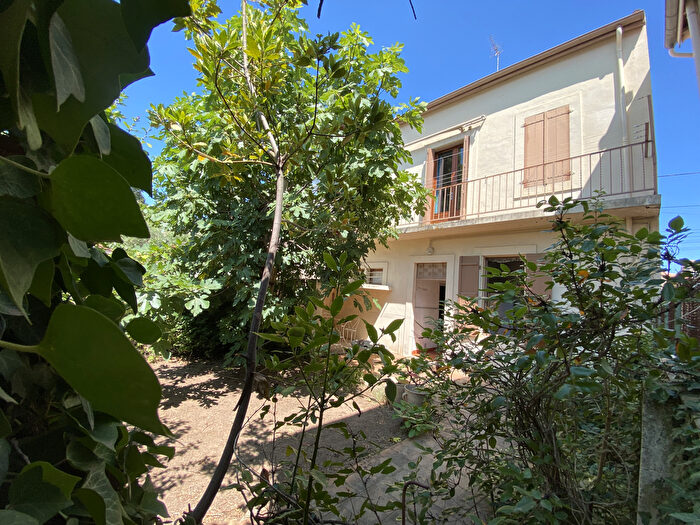 Maisons à vendre et appartements à louer - 1