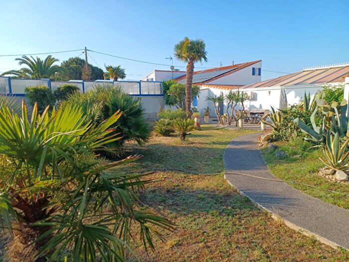 Maison à vendre - Saint-Just-Luzac - 5 pièces - 4 chambres