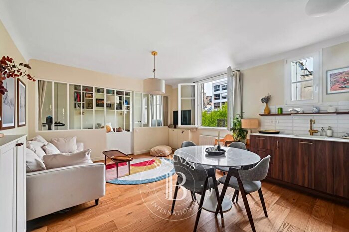 Paris 7ème, Champ de Mars : Appartement 3 pièces à vendre