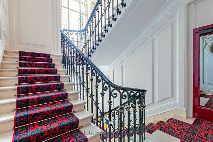 Appartement à louer - Gros Caillou, Paris ème arrondissement - 10 pièces - 6 chambres