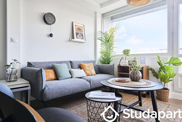 Appartement à louer - Centre-Neuf Bourg-Quesnoy-Delsaux-Musée-Cannoniers-Gare, Valenciennes - 1 pièce - 1 chambre