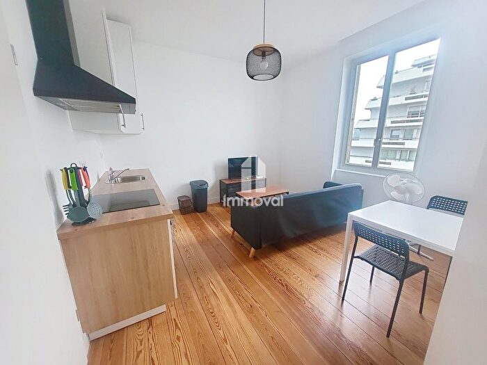 Appartement à louer - Strasbourg, Orangerie - 2 pièces - 1 chambre