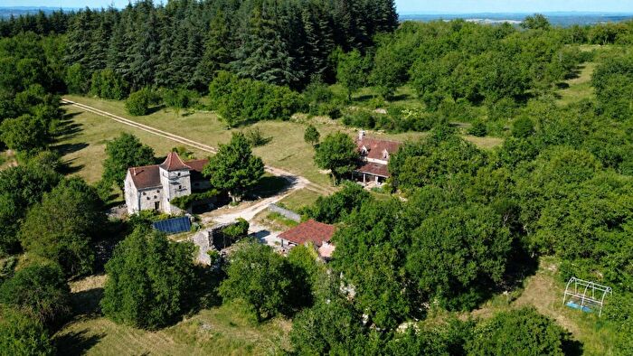 Saint-Jean-de-Laur : Maison 6 pièces à vendre