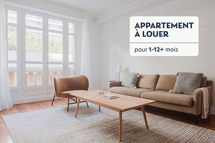 Appartement à louer - Porte Dauphine, Paris ème arrondissement - 3 pièces - 2 chambres