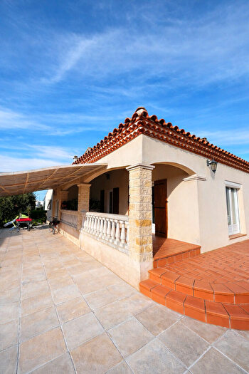 Maison à vendre - Vauvert - 6 pièces - 4 chambres