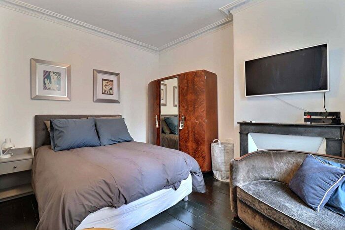 Appartement à louer - Gros Caillou, Paris ème arrondissement - 1 pièce