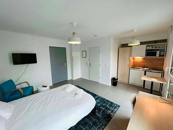 Appartement à louer - Barbâtre-Saint Remy-Verrerie, Reims - 1 pièce