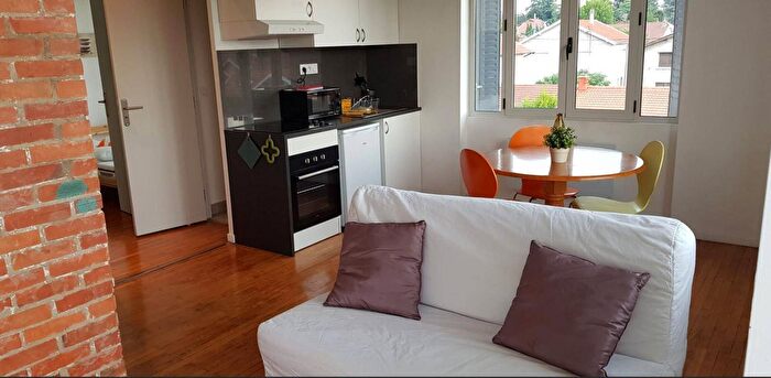 Bron Centre-Le Rafour : Appartement 2 pièces à louer