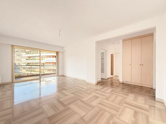 Appartement à vendre - Vence, Centre-ville - 2 pièces - 1 chambre