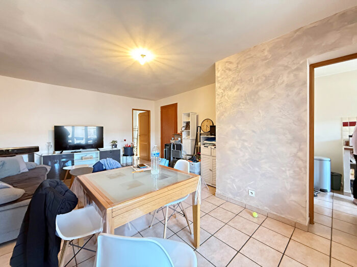 Appartement à louer - Sorgues, Centre-ville - 3 pièces - 2 chambres