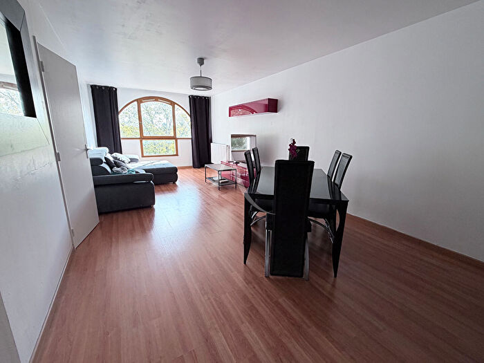 Noisiel, Ville nouvelle : Appartement 5 pièces à louer