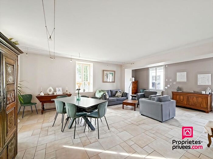 Avallon : Maison 13 pièces à vendre
