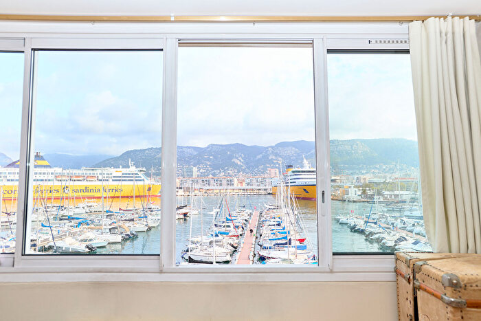 Appartement à vendre - Toulon, Le Port - 4 pièces - 2 chambres