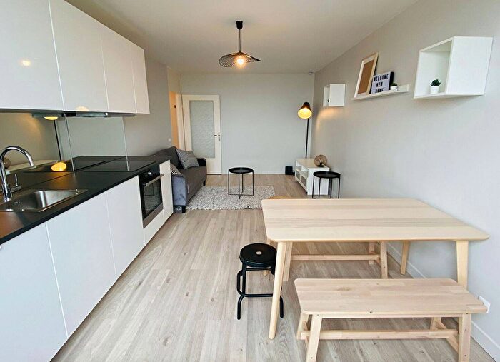 Appartement à louer - Le Bachut, Lyon ème arrondissement - 5 pièces - 4 chambres