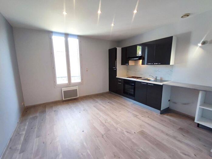 Centre Ville Est, Bourgoin-Jallieu : Appartement 3 pièces à louer