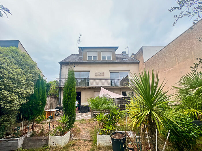 Maison à vendre - Quartiers Nord-Est, Jeanne dArc - 8 pièces - 5 chambres