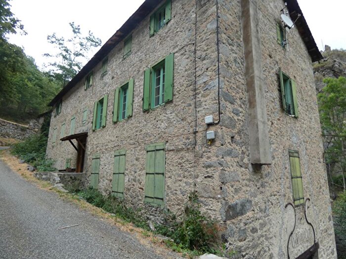 Appartement 4 pièces à Carcanières, à vendre