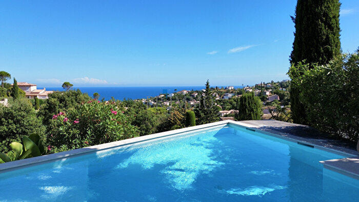 Maison à vendre - Roquebrune-sur-Argens, Les Terrasses - 5 pièces - 3 chambres