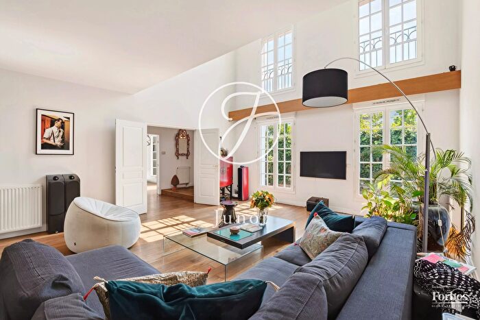 Appartement 6 pièces à Suresnes, Centre-ville, à vendre
