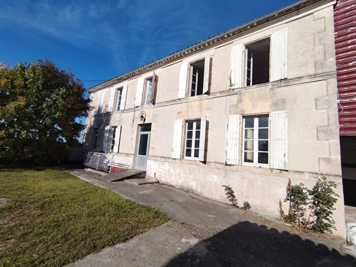 Maison à vendre - Gensac-la-Pallue - 6 pièces - 4 chambres