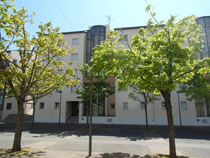 Appartement à louer - Basses-Barolles, Saint-Genis-Laval - 1 pièce