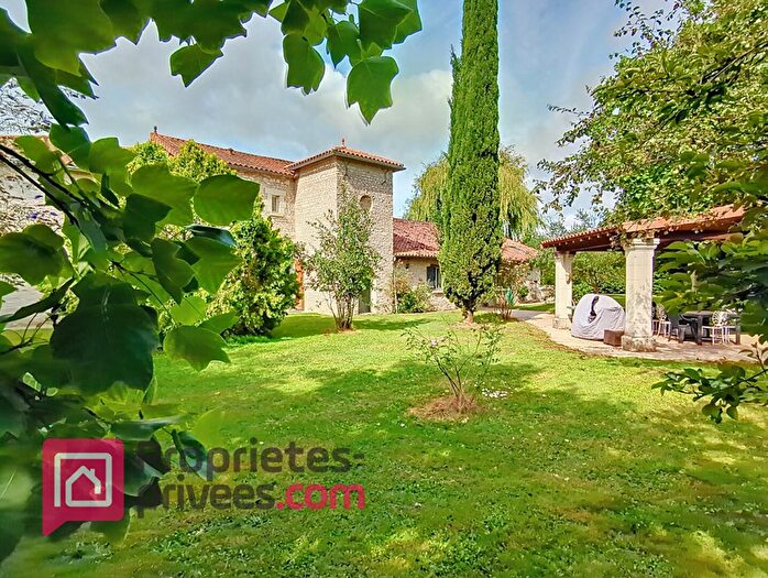 Maison à vendre - Vézières - 8 pièces - 5 chambres