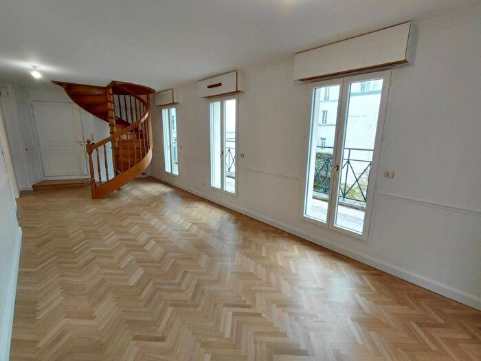 Appartement à louer - Sainte Avoie, Paris ème arrondissement - 4 pièces - 2 chambres