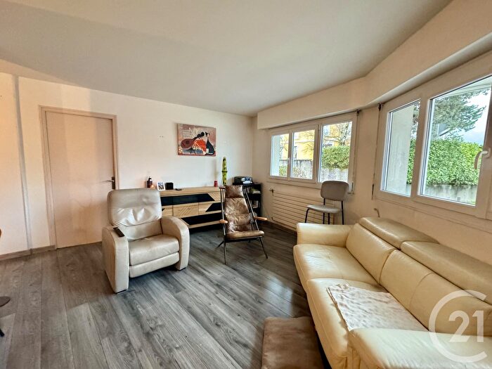 Appartement 2 pièces à vendre à Cran-Gevrier, Centre-ville, Le Vernay, Les Iles