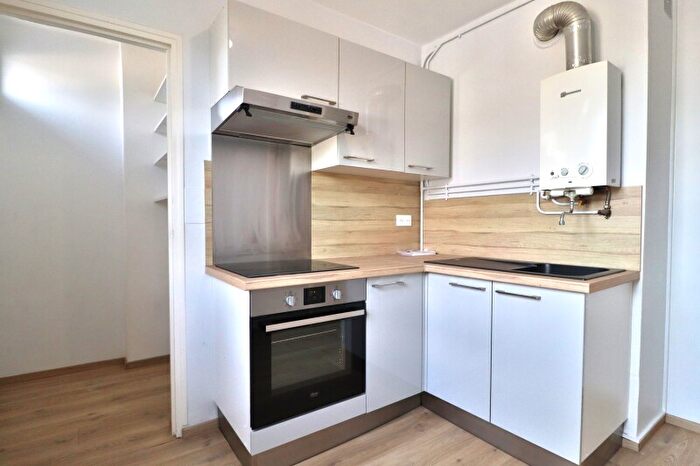 Appartement 2 pièces à Saint-Julien-les-Villas, à louer
