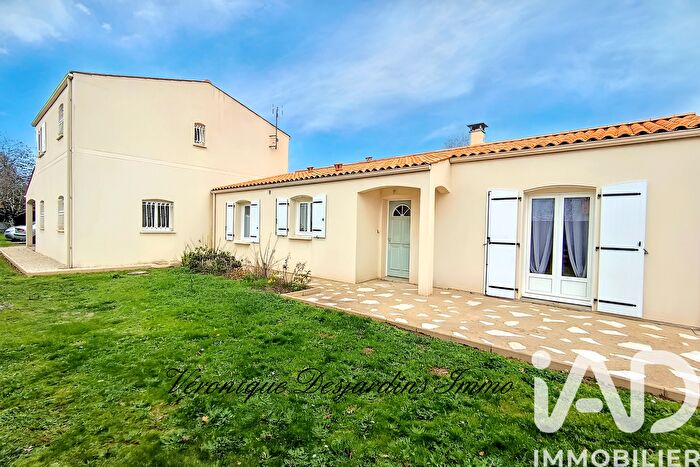 Maison à vendre - Saintes, Centre-ville - 6 pièces - 5 chambres