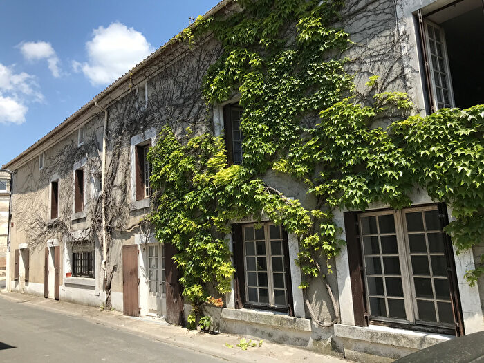 Maison à vendre - Léguillac-de-Cercles - 7 pièces - 5 chambres