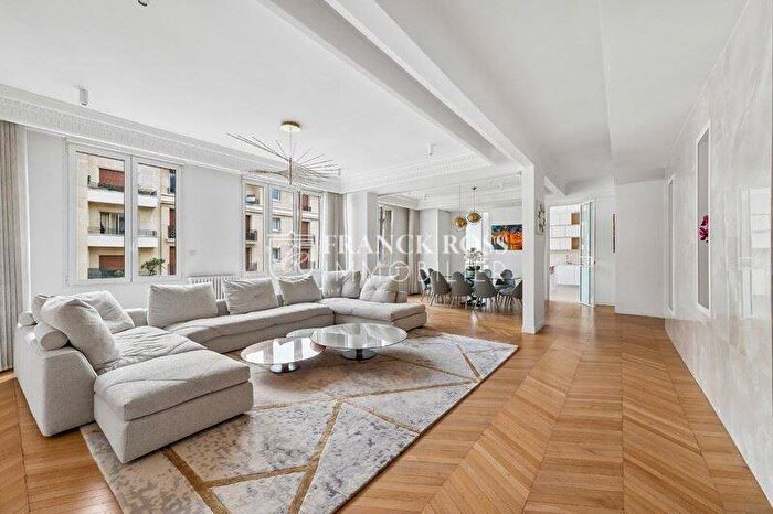 Appartement 6 pièces à louer à Saint James-Général Koenig, Neuilly-sur-Seine