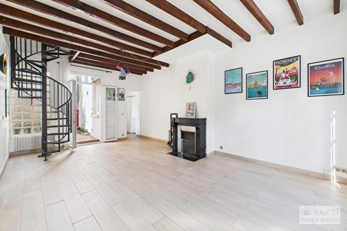 Courbevoie, Bécon : Maison 4 pièces à vendre