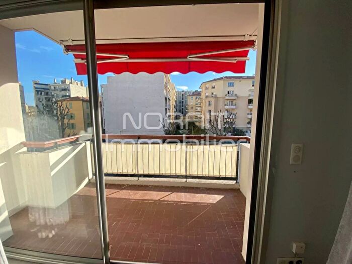Appartement à louer - Mantega, Nice - 3 pièces - 2 chambres