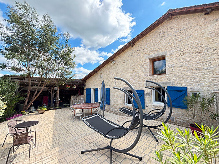 Maison 7 pièces à vendre à Champagne-Mouton