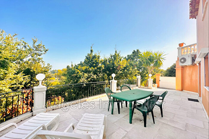 Appartement à louer - Vallauris, Retenaou, Brusquets, Devens, Zone dactivité Saint-Bernard - 2 pièces - 1 chambre