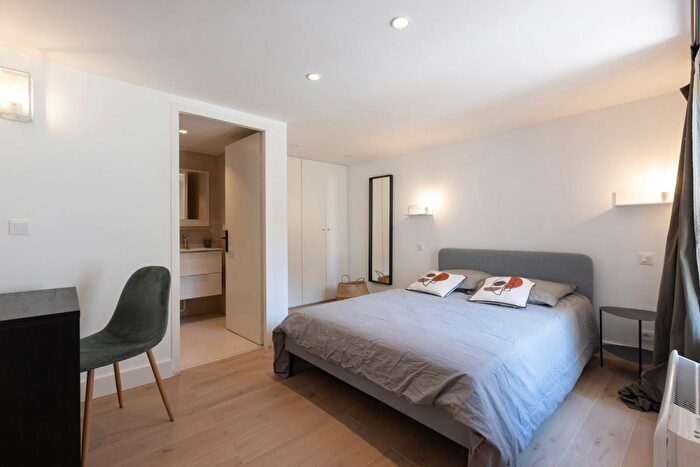 Appartement à louer - Lyon e , Gerland - 1 pièce - 9 chambres