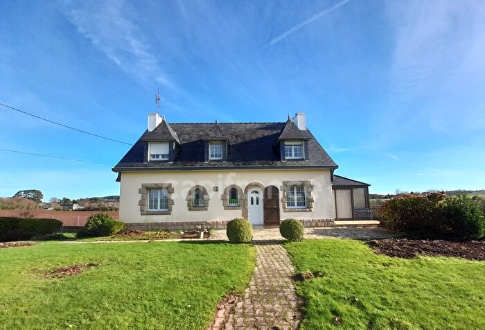 Maison à vendre - Quéménéven - 6 pièces - 4 chambres