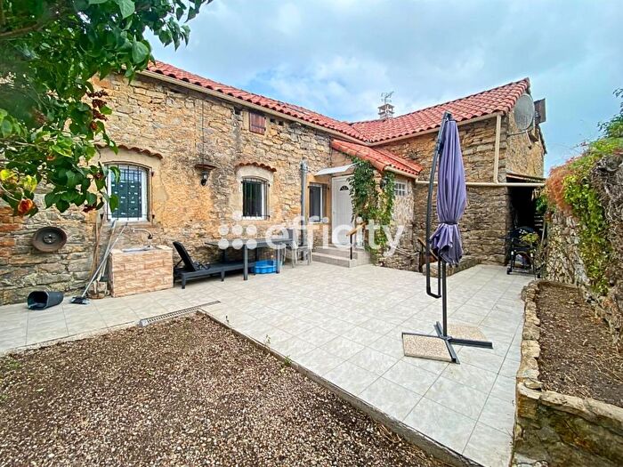 Maison à vendre - Roquefort-sur-Soulzon - 6 pièces - 4 chambres