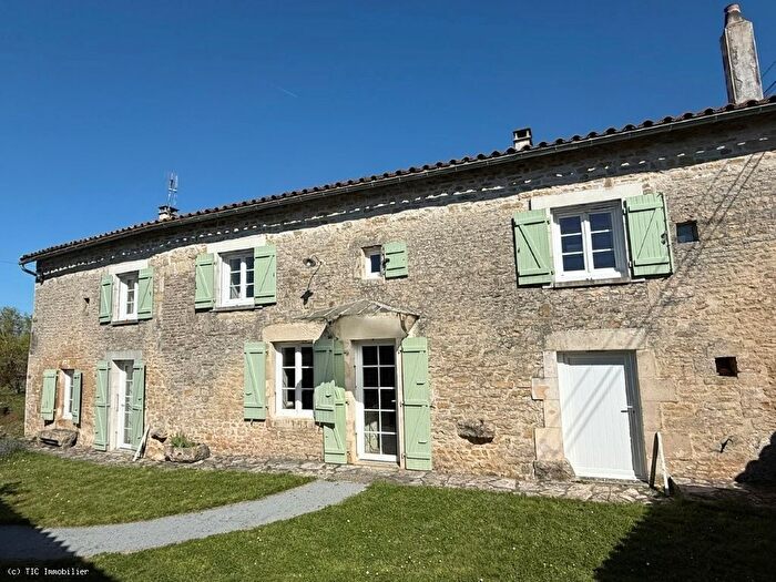 Maison à vendre - Villefagnan - 5 pièces - 3 chambres