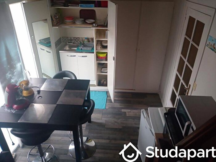 Appartement à louer - Laon Zola-Neufchâtel-Orgeval, Reims - 1 pièce - 1 chambre