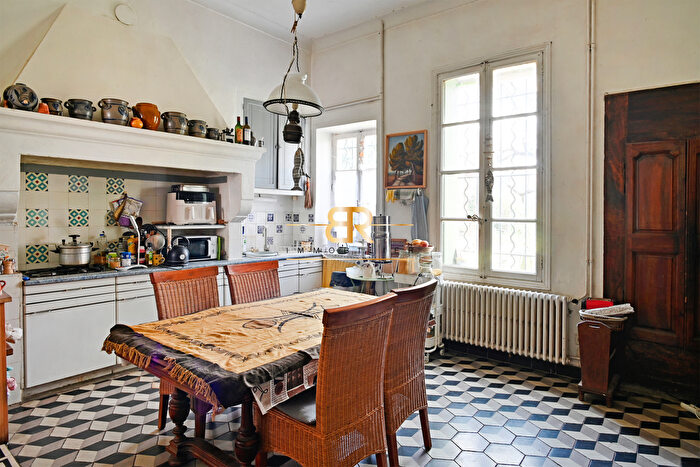 Maison à vendre - Uchaud - 8 pièces - 6 chambres